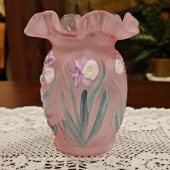 Fenton | Accents | Fenton Empress Rose Satin Ruffled Vase Handpainted ...